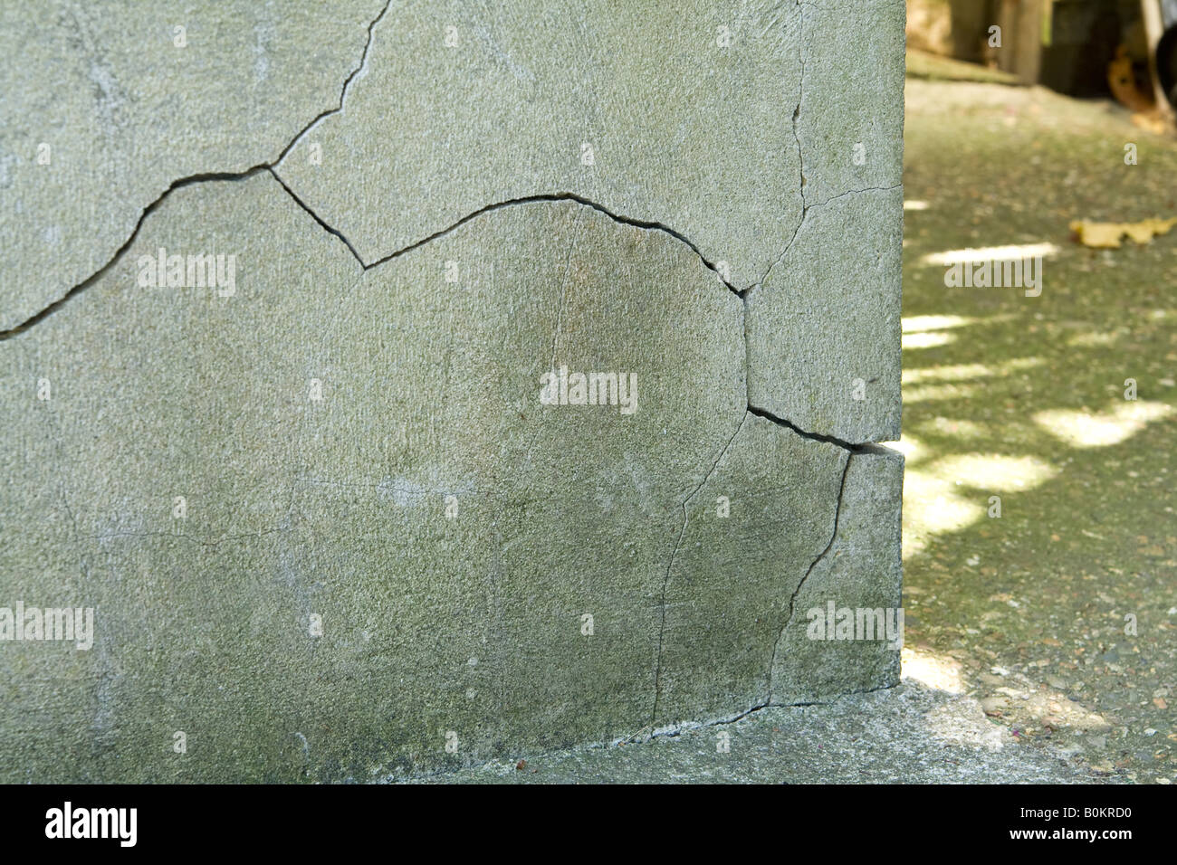 Subsidence cracks in an exterior wall, UK Stock Photo - Alamy