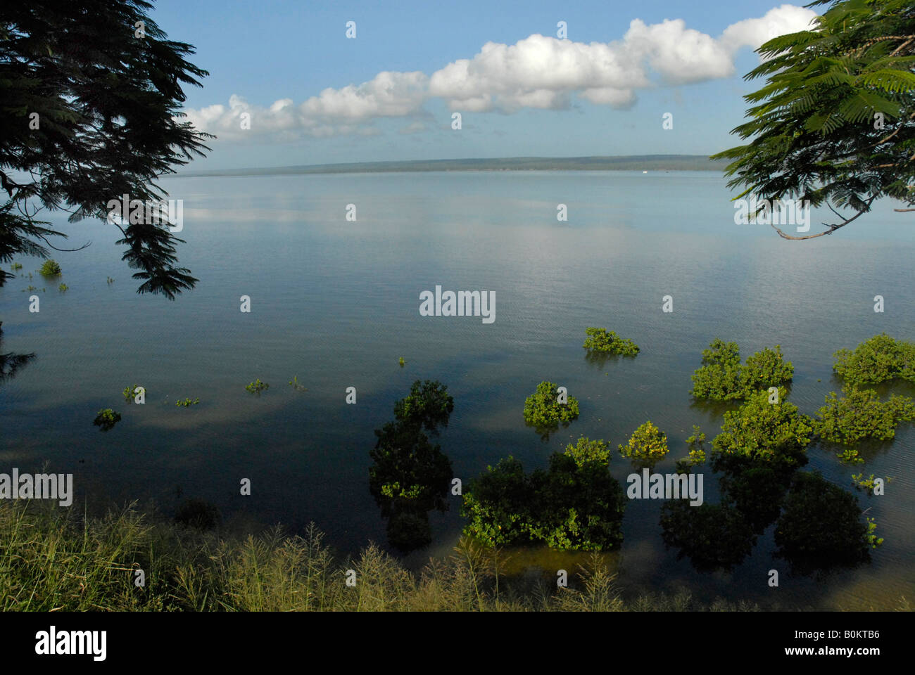 Inhambane boat hi-res stock photography and images - Alamy