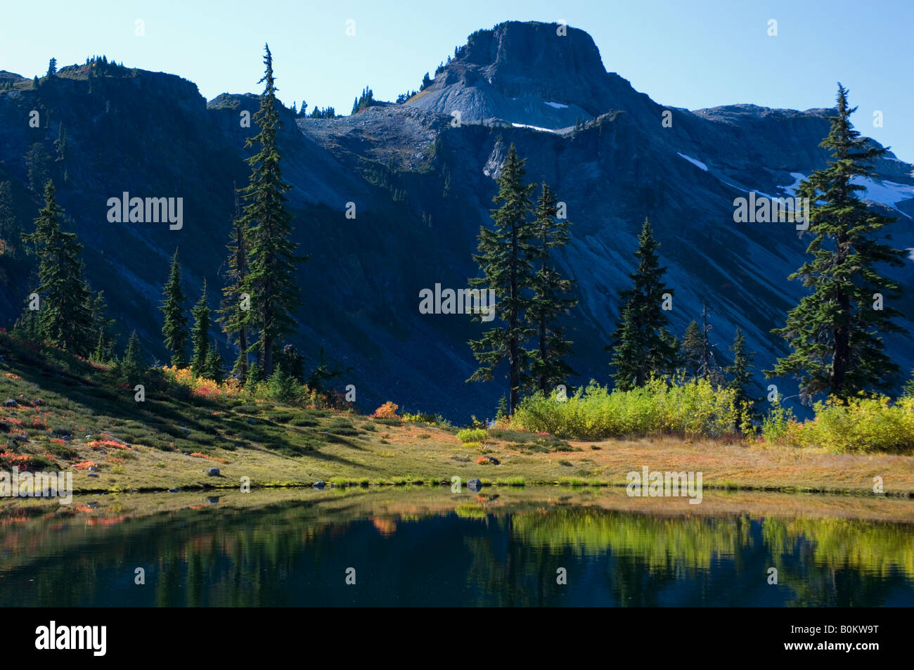 Alpine pool, Austin Pass, Mt. Baker area, North Cascades autumn Stock ...