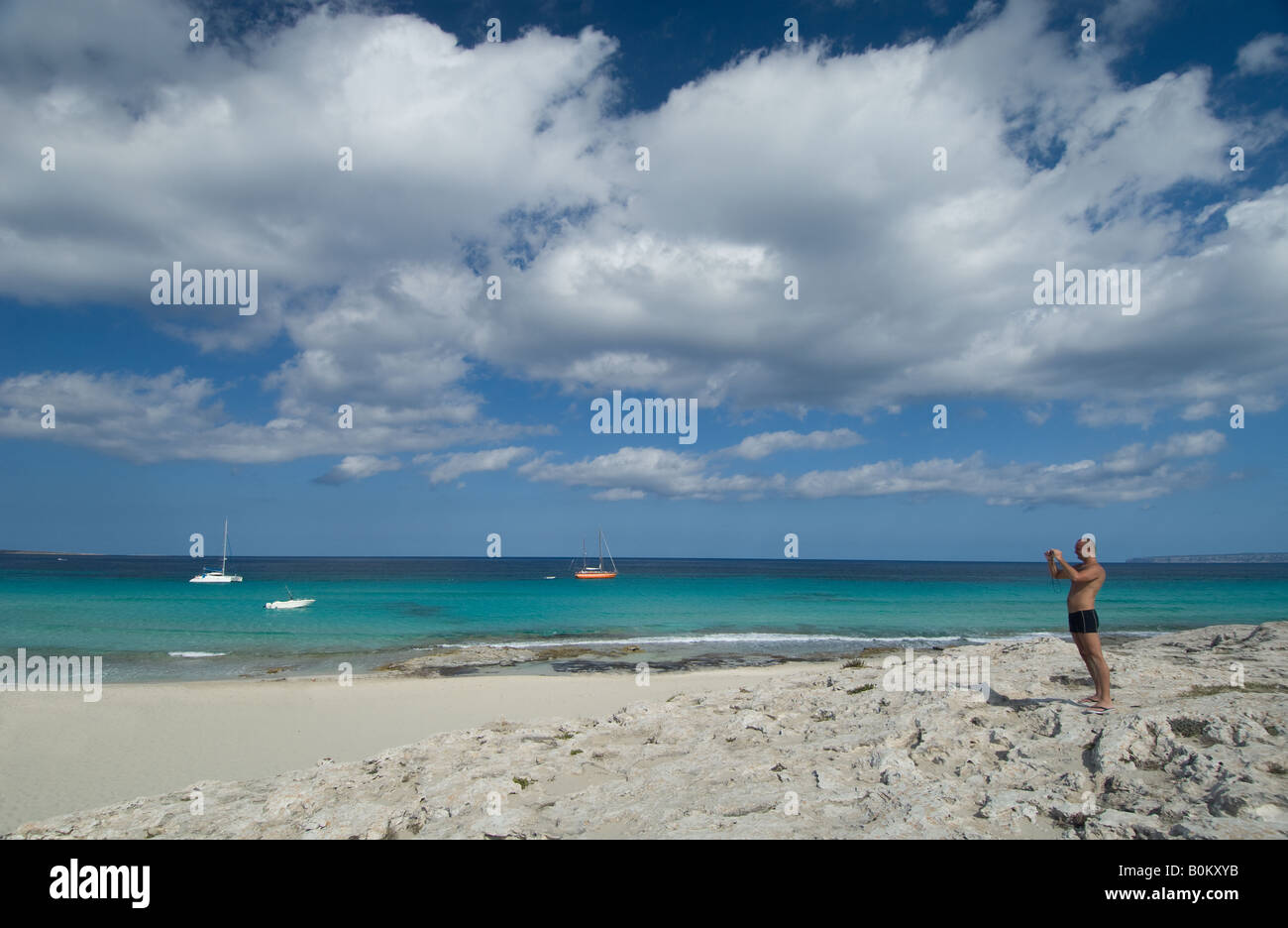 Hombre explorando hi-res stock photography and images - Alamy