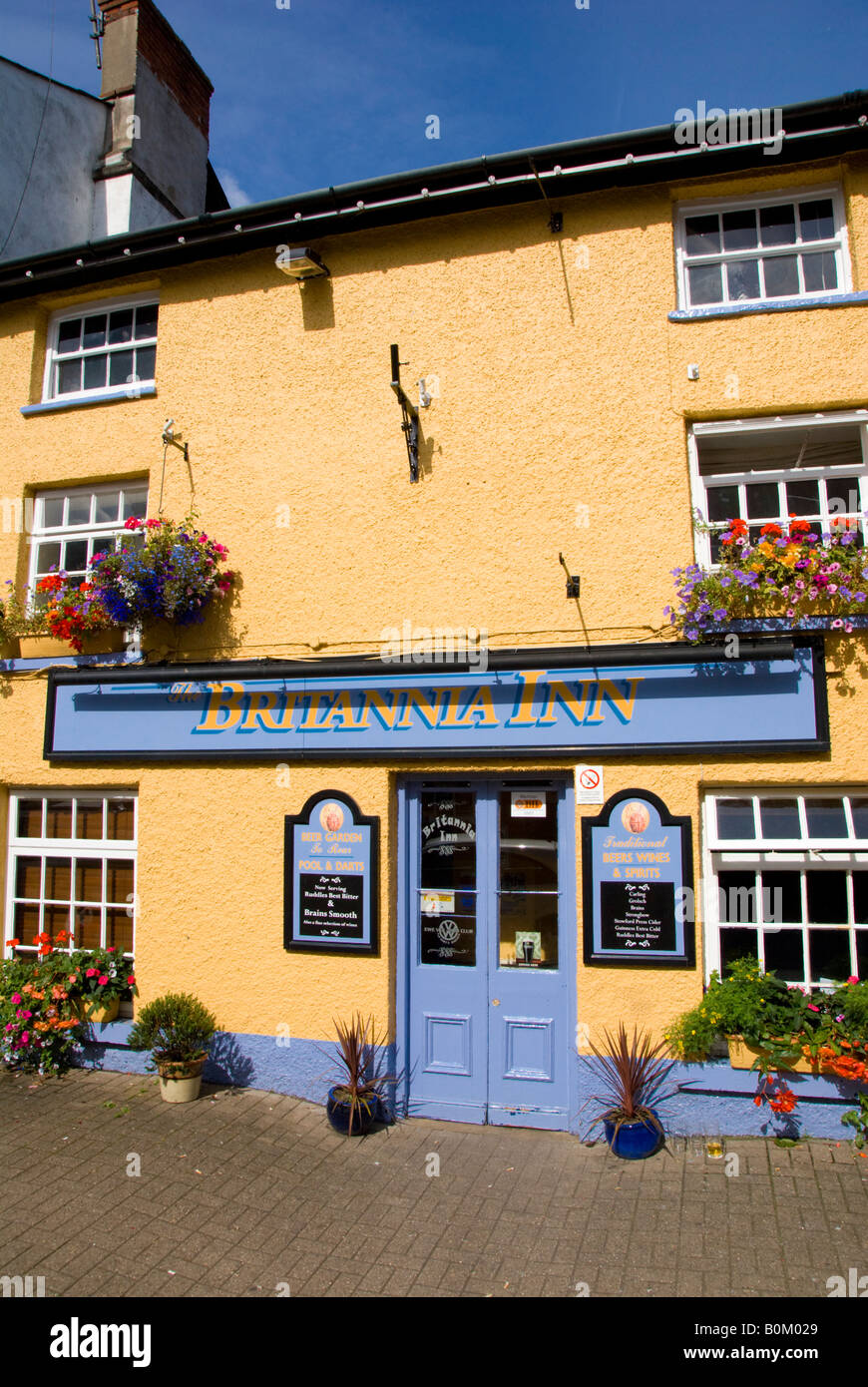 Powys river pub hi-res stock photography and images - Alamy