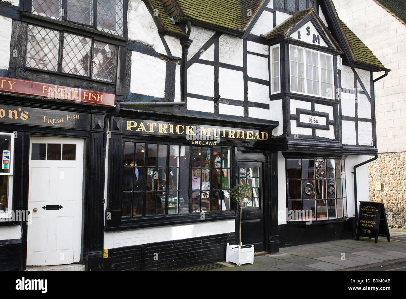 Midhurst shops hi-res stock photography and images - Alamy