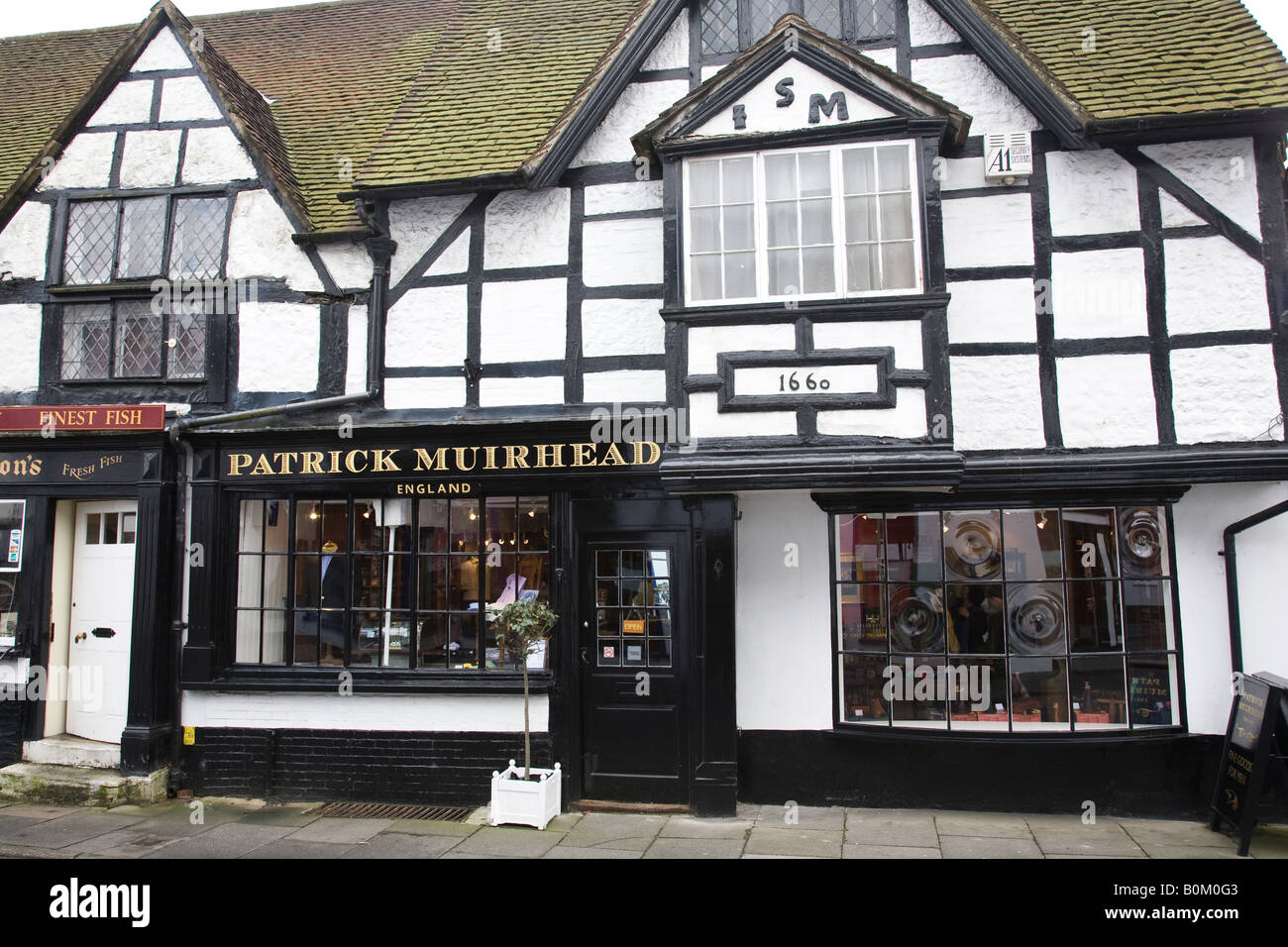 Midhurst shops hi-res stock photography and images - Alamy