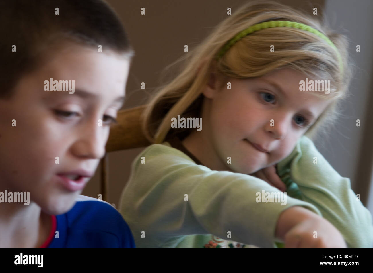 Youth cousins playing game lifestyle Stock Photo - Alamy