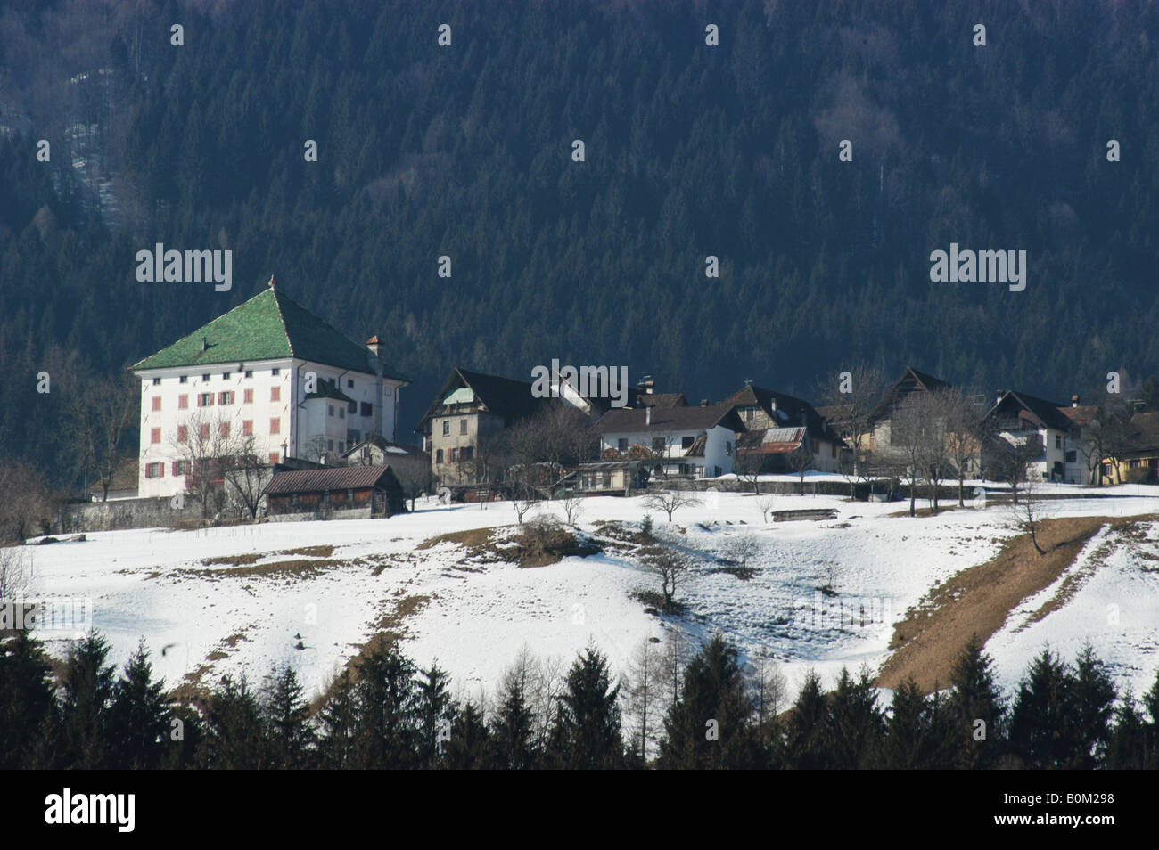 Village ovaro hi-res stock photography and images - Alamy