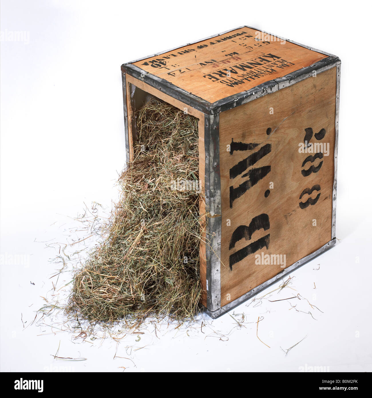 Tea chest box hi-res stock photography and images - Alamy