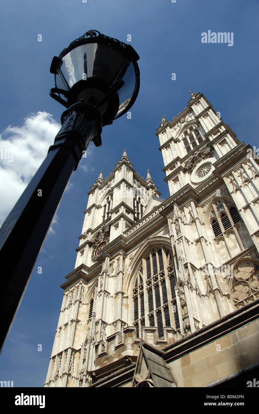 Street lamp london hi-res stock photography and images - Alamy