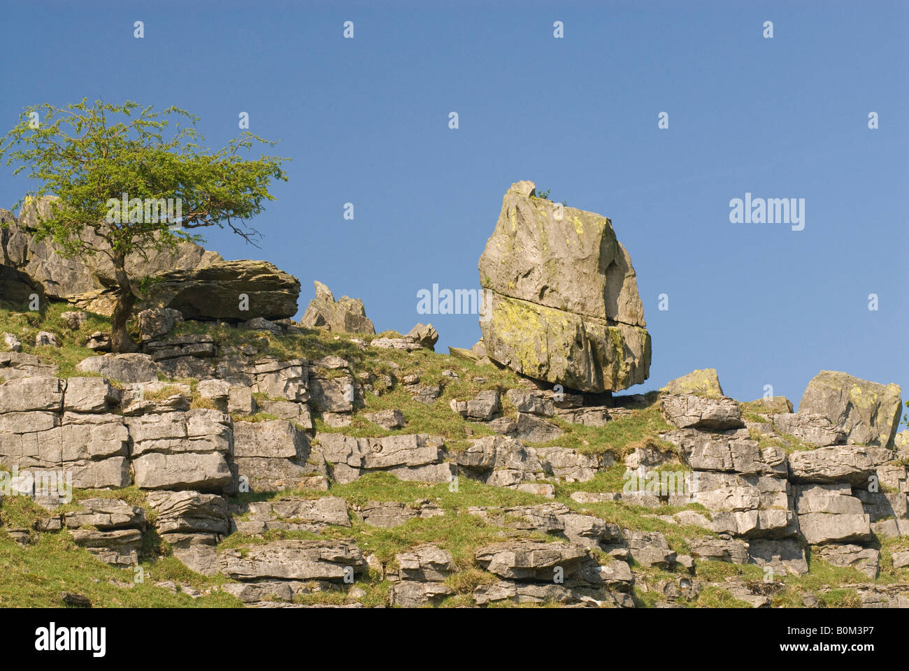 Norber erratics hi-res stock photography and images - Alamy