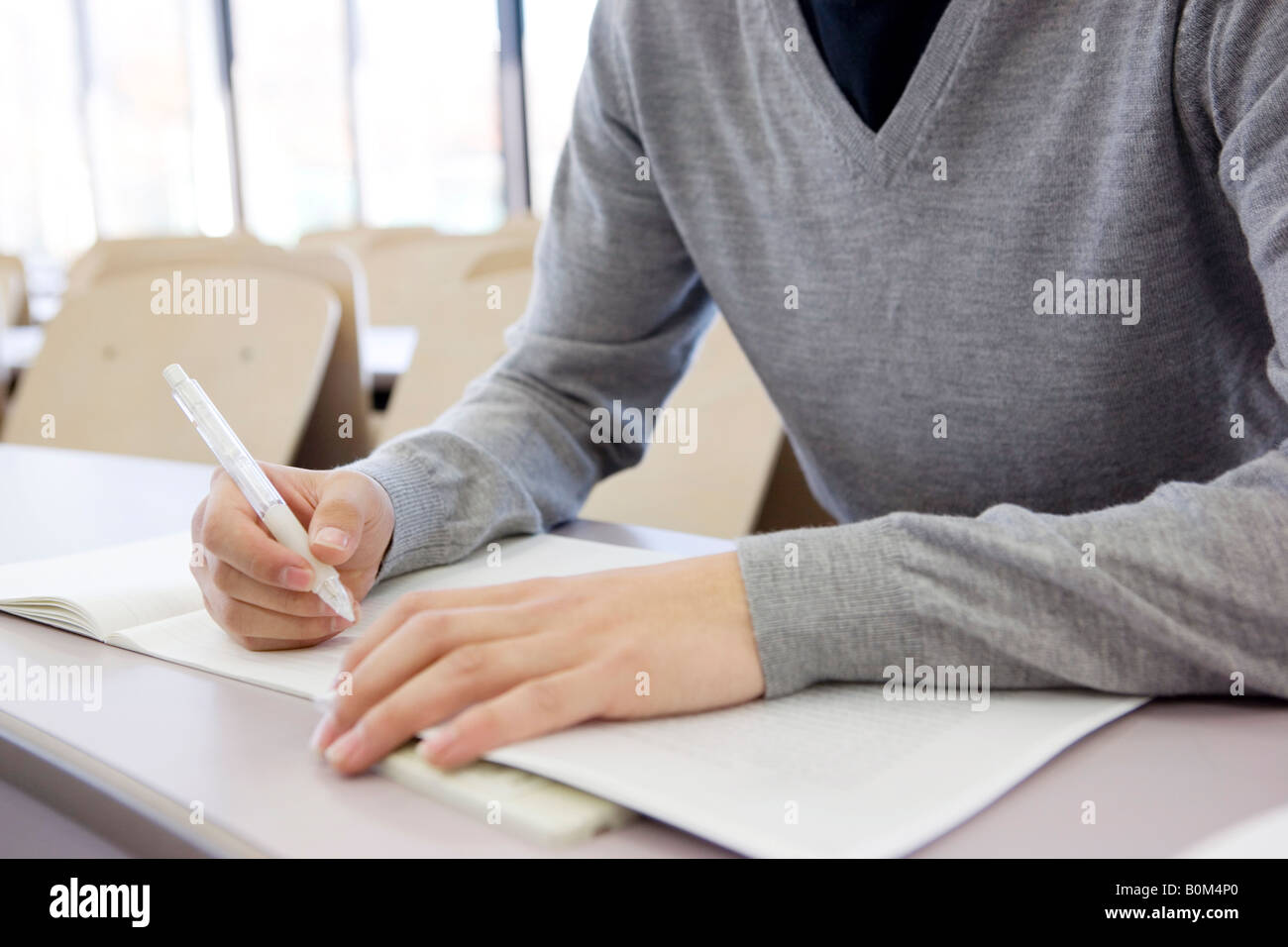Hand taking a memo Stock Photo - Alamy