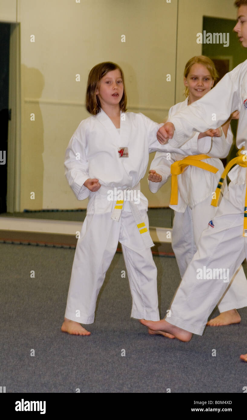 Youth class tae kwan do doe martial arts exercise self defense ...