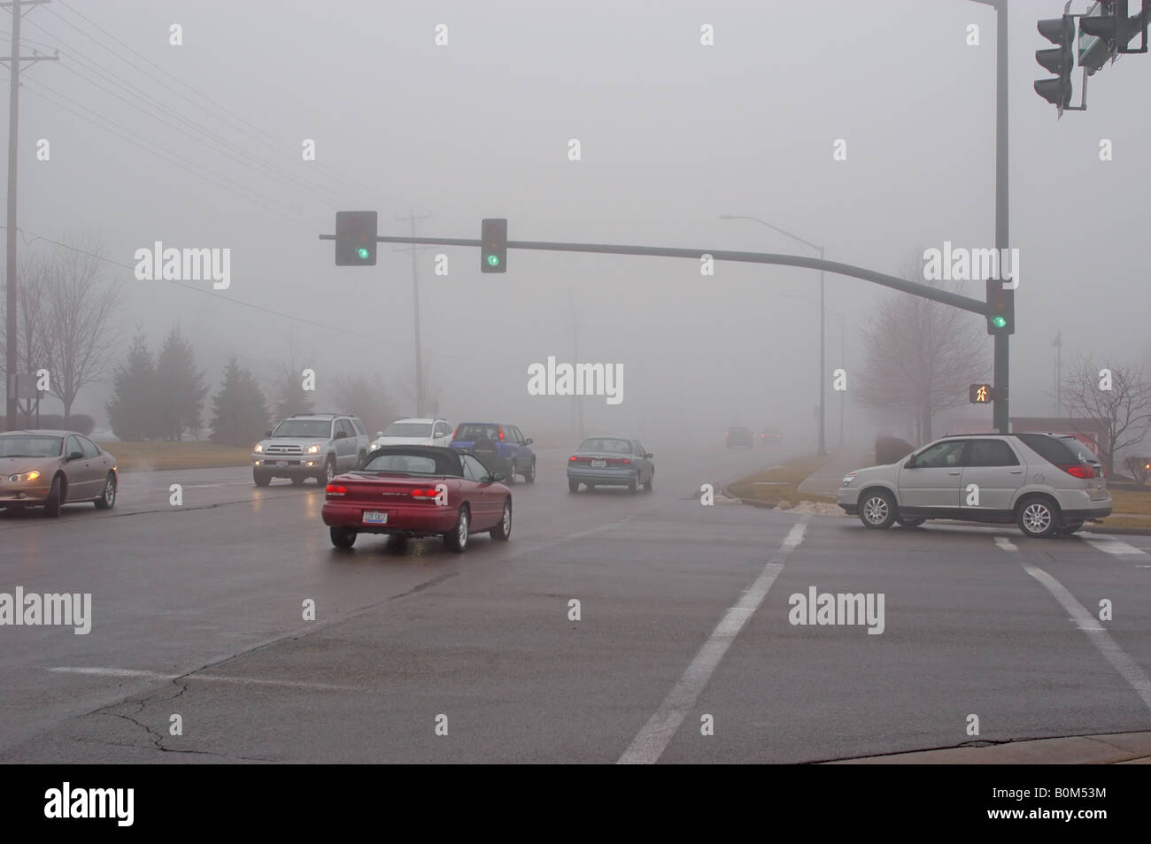 Traffic in heavy fog, weather climate, condensation Ohio USA Stock ...