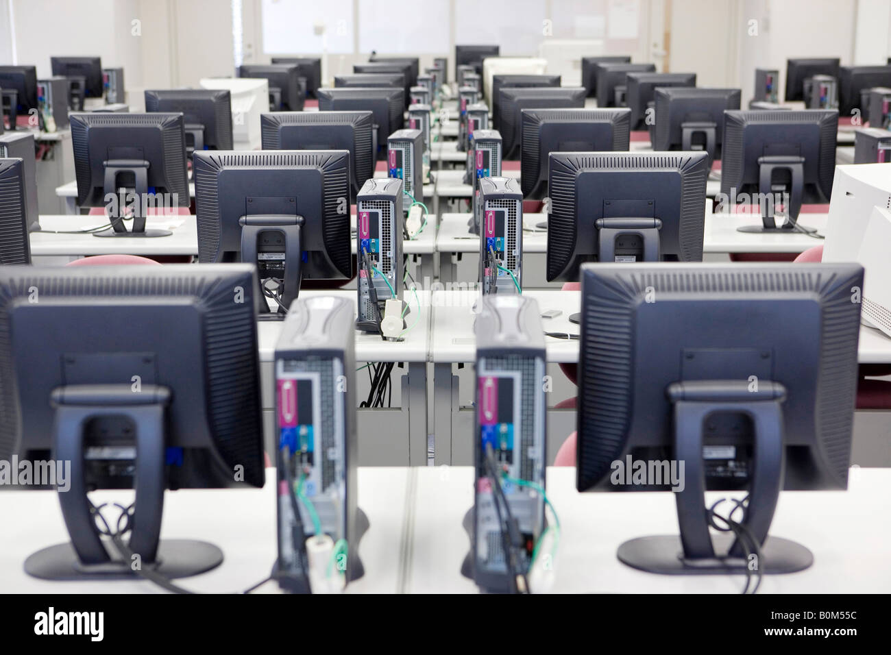 School computer room hi-res stock photography and images - Alamy