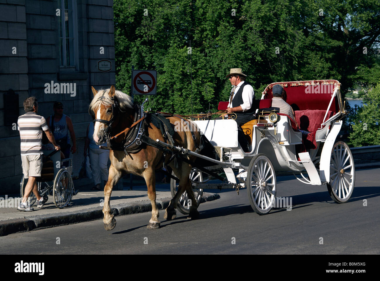 horse-drawn carriage Quebec City Canada Stock Photo - Alamy