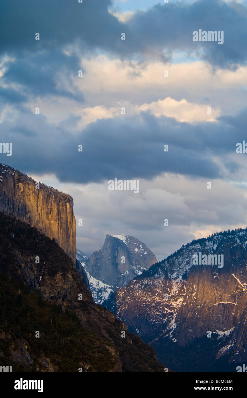 Yosemite half dome granite plutonic hi-res stock photography and images ...