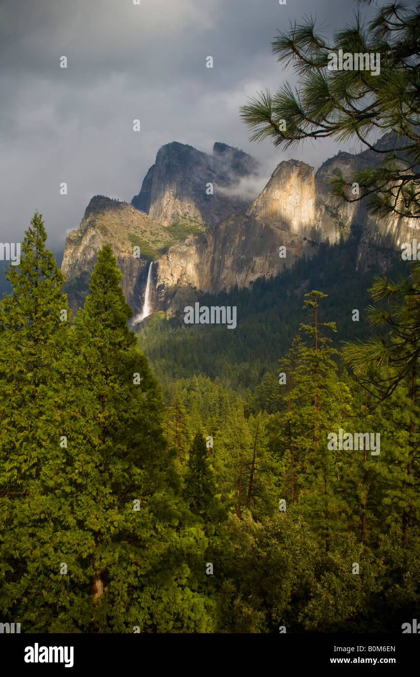 Yosemite valley fall hi-res stock photography and images - Alamy