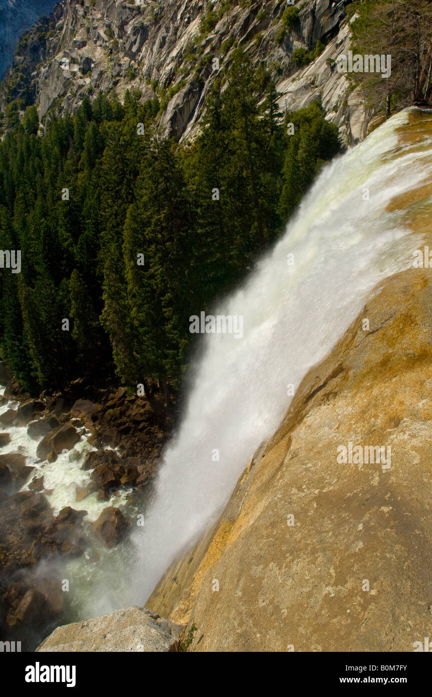 Overlooking the edge of Vernal Fall waterfall along the Merced River ...