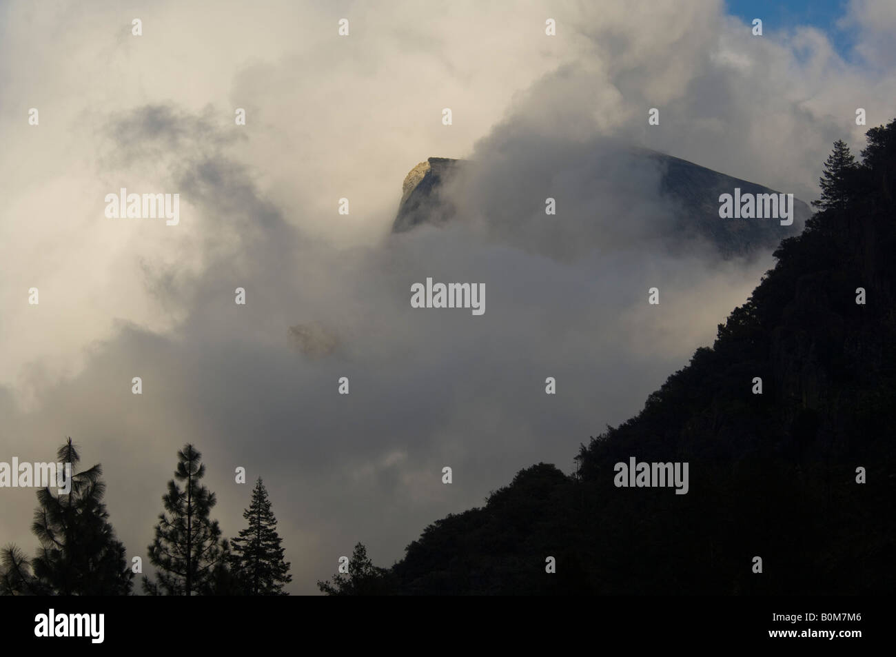 Yosemite half dome granite plutonic hi-res stock photography and images ...