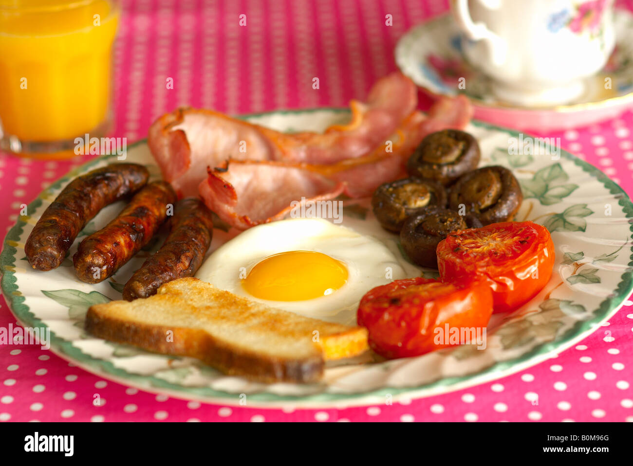 Full english breakfast cafe hi-res stock photography and images - Alamy