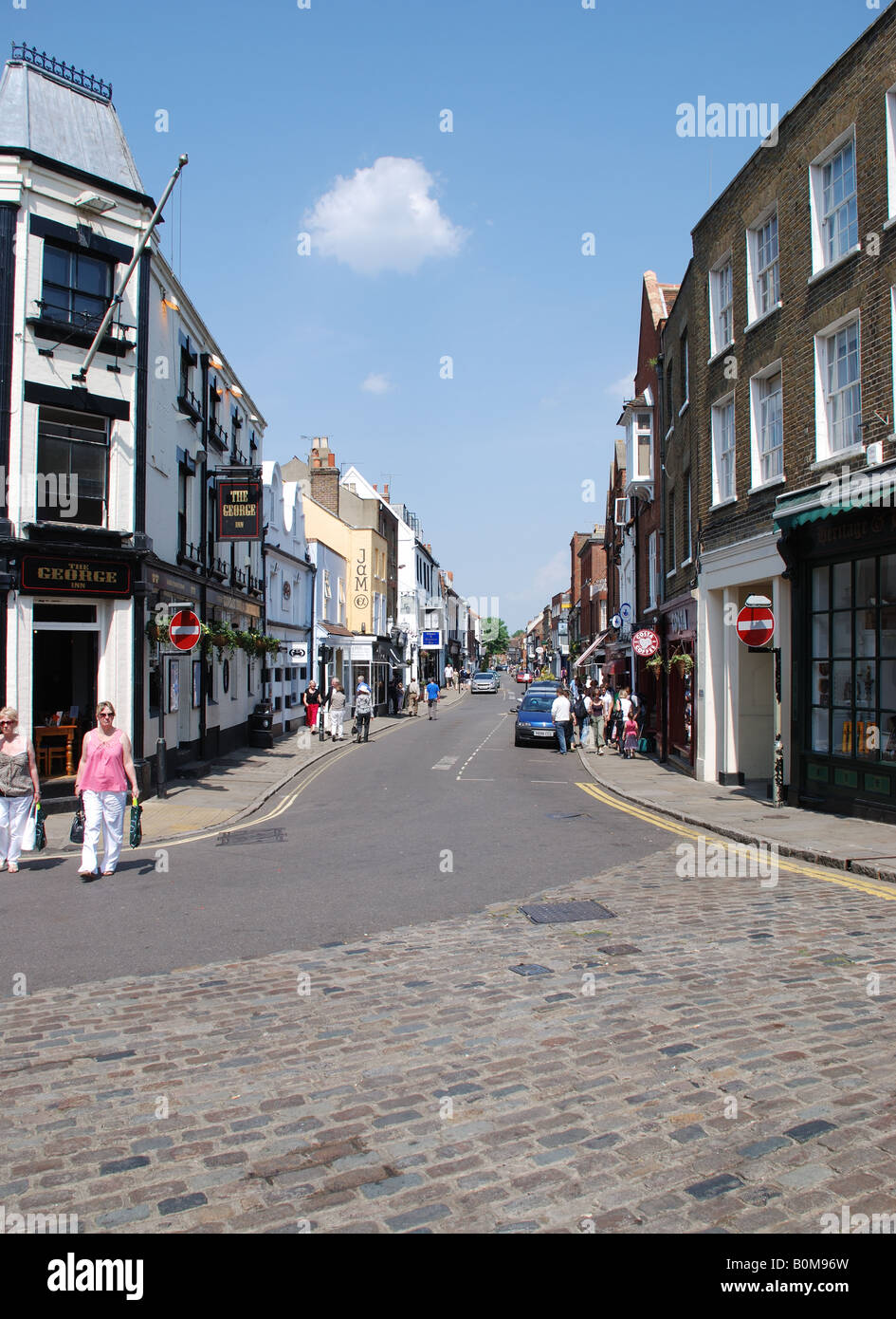 Windsor high street hi-res stock photography and images - Alamy