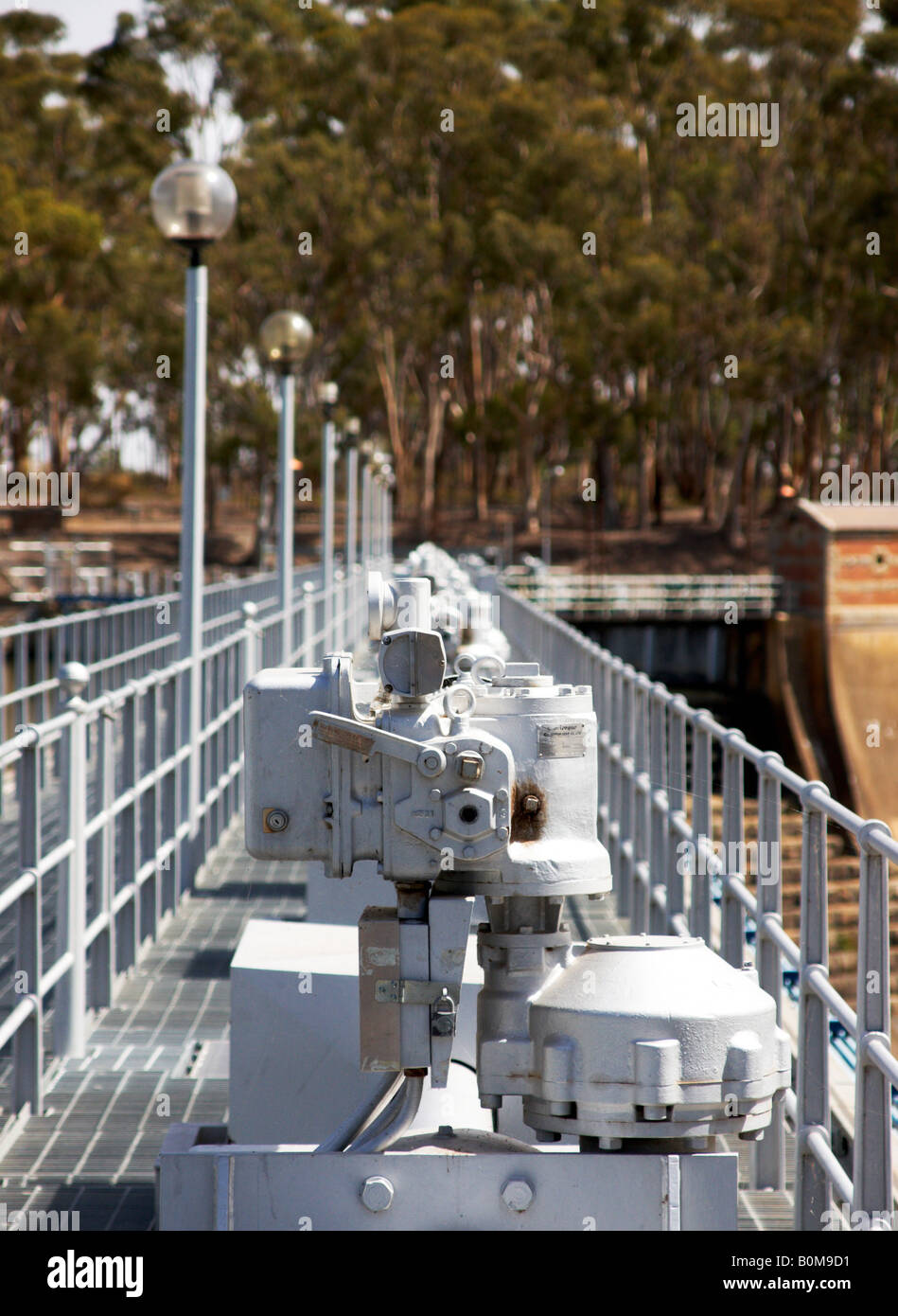 Electric gates hi-res stock photography and images - Alamy