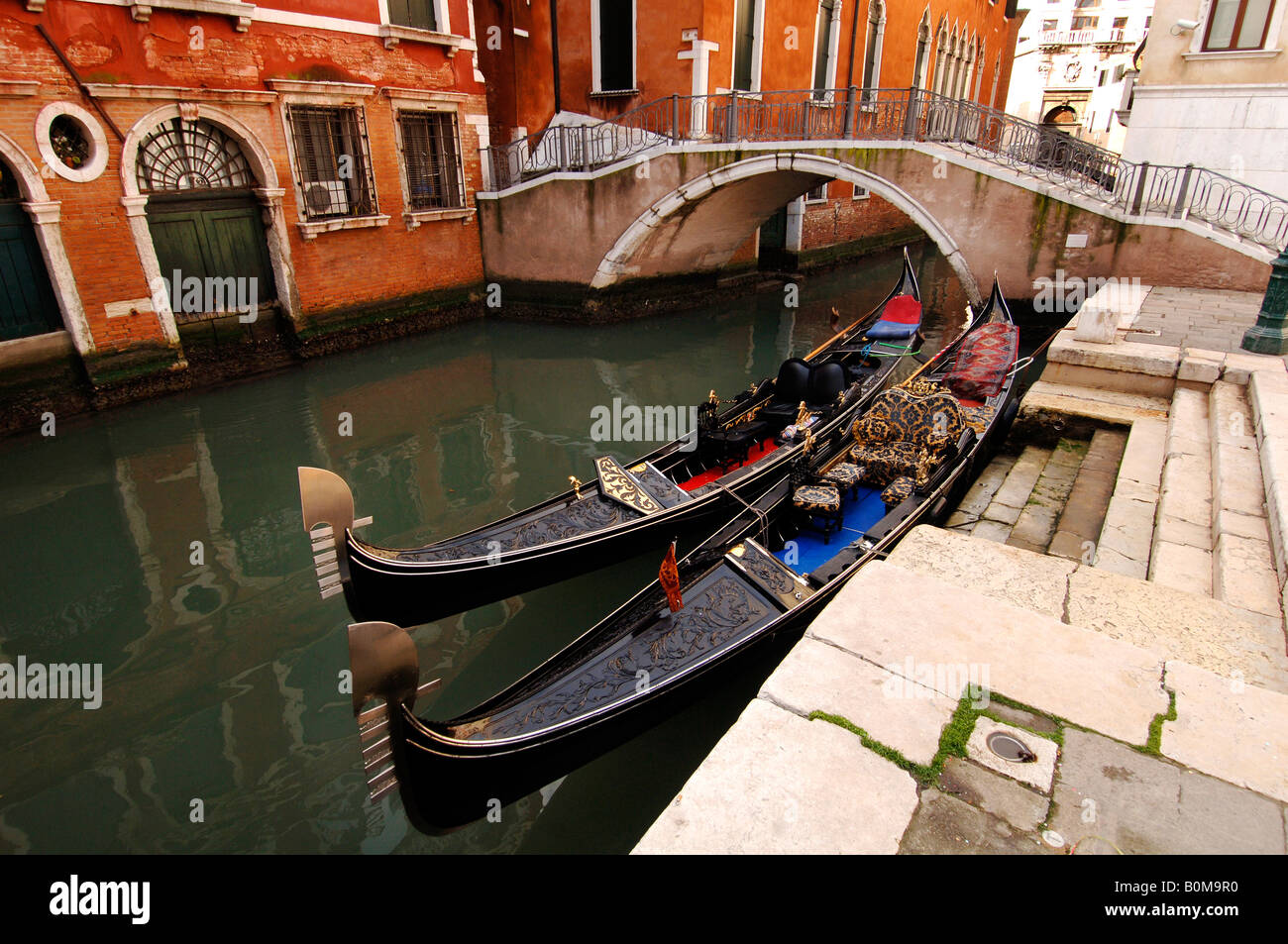 Canal wash wall hi-res stock photography and images - Alamy