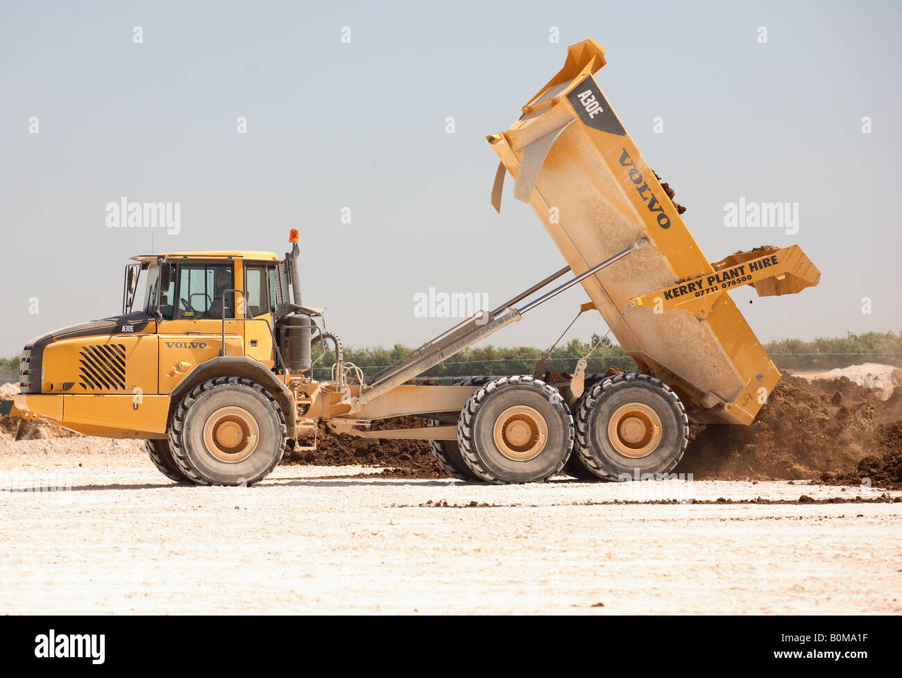 Excavator earth moving hi-res stock photography and images - Alamy