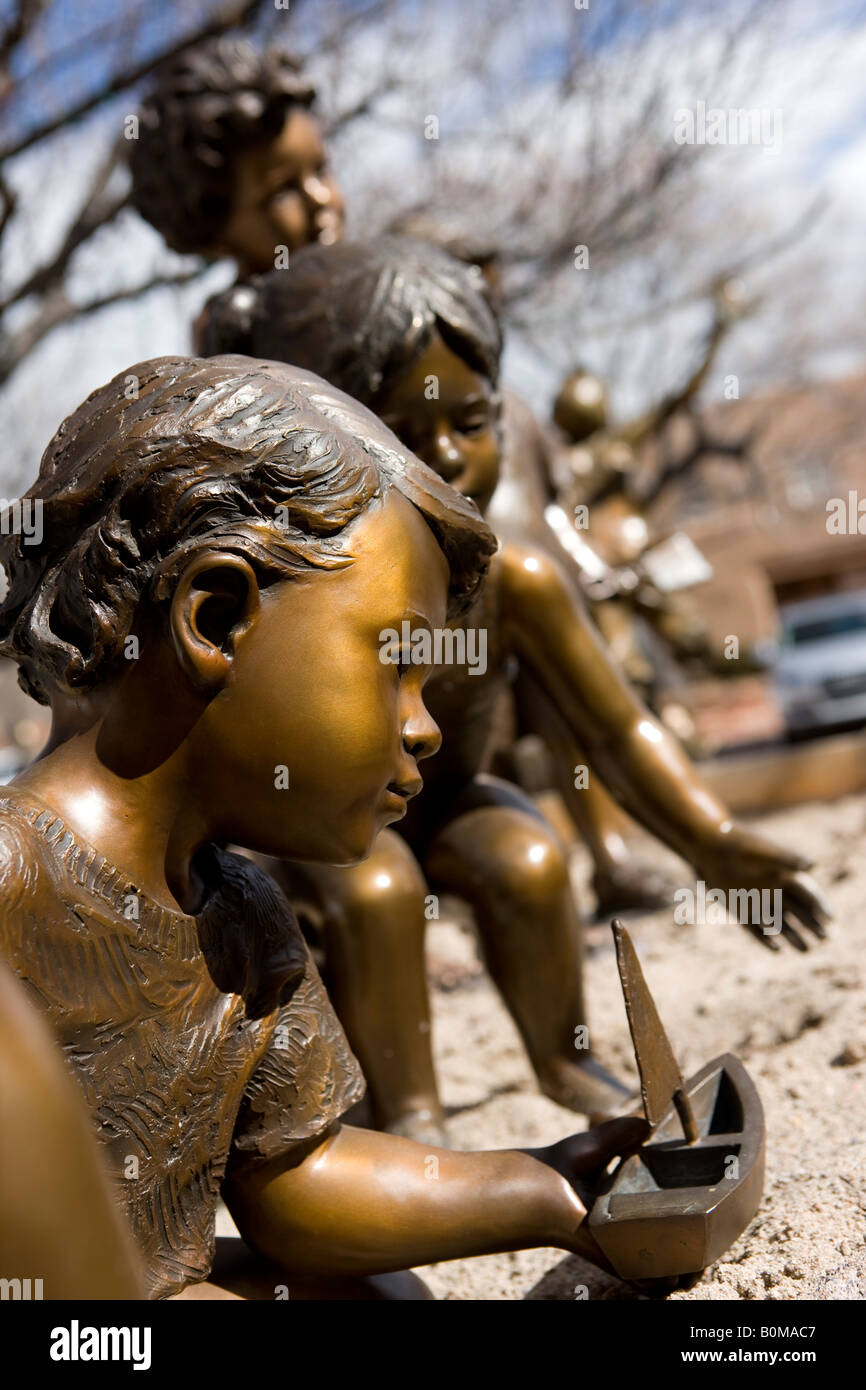 Statue children playing hi-res stock photography and images - Alamy