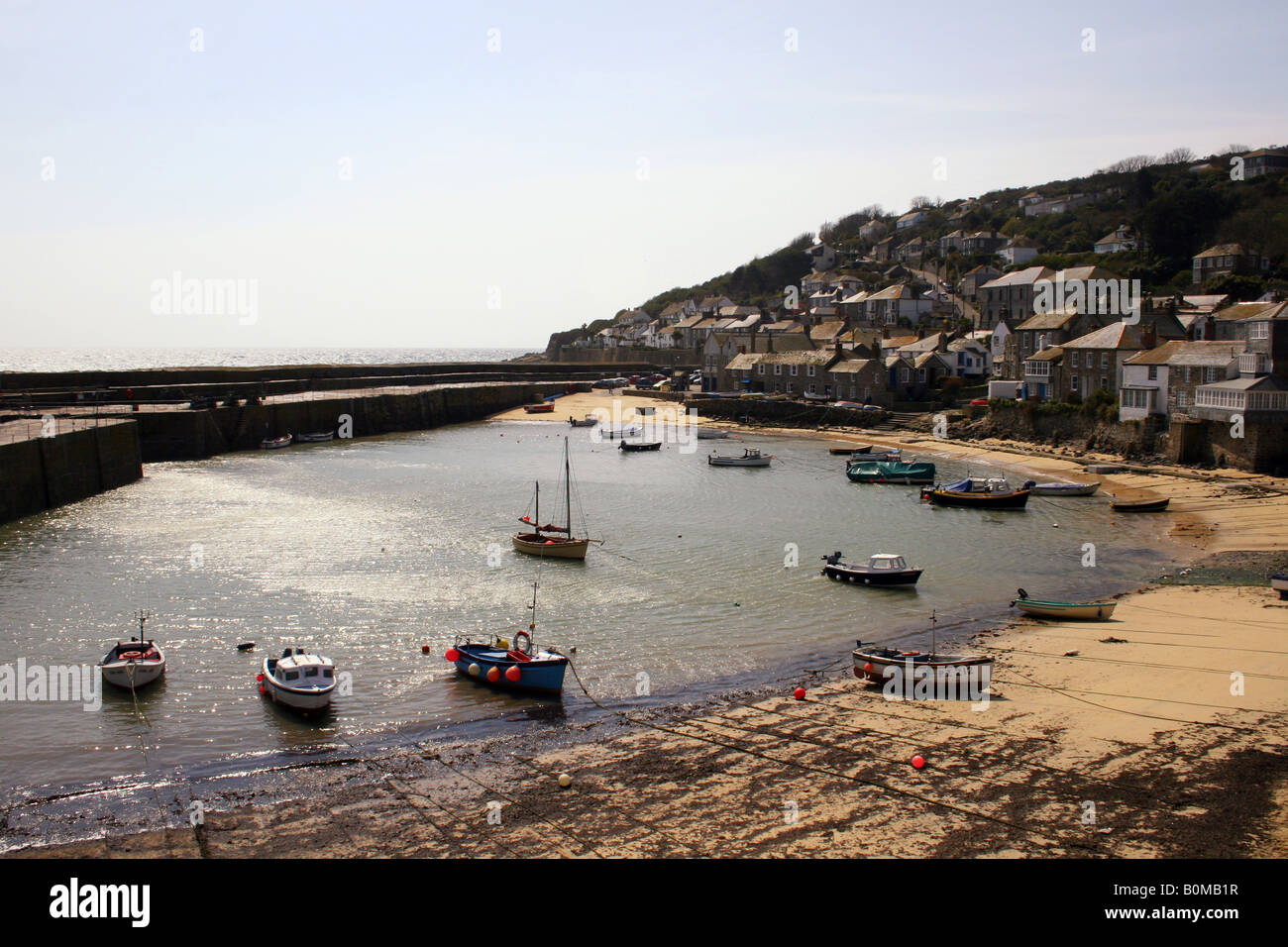 MOUSEHOLE VILLAGE AND HARBOUR. CORNWALL. ENGLAND Stock Photo - Alamy