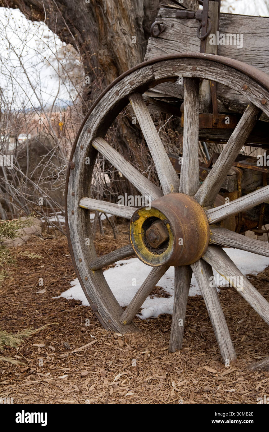 Old wagon wheel Stock Photo - Alamy