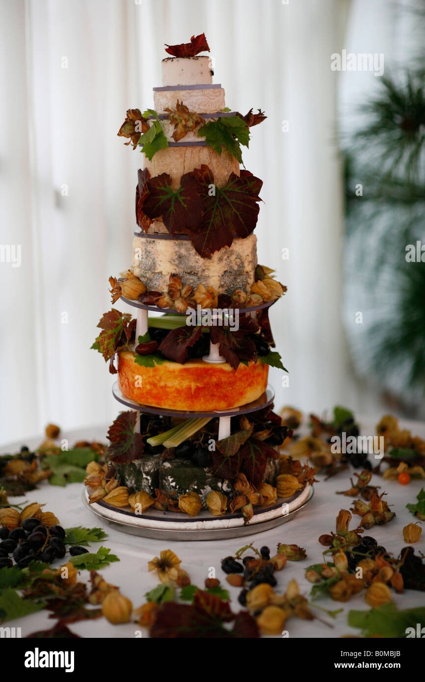 Traditional wedding cake toppers hi-res stock photography and images ...