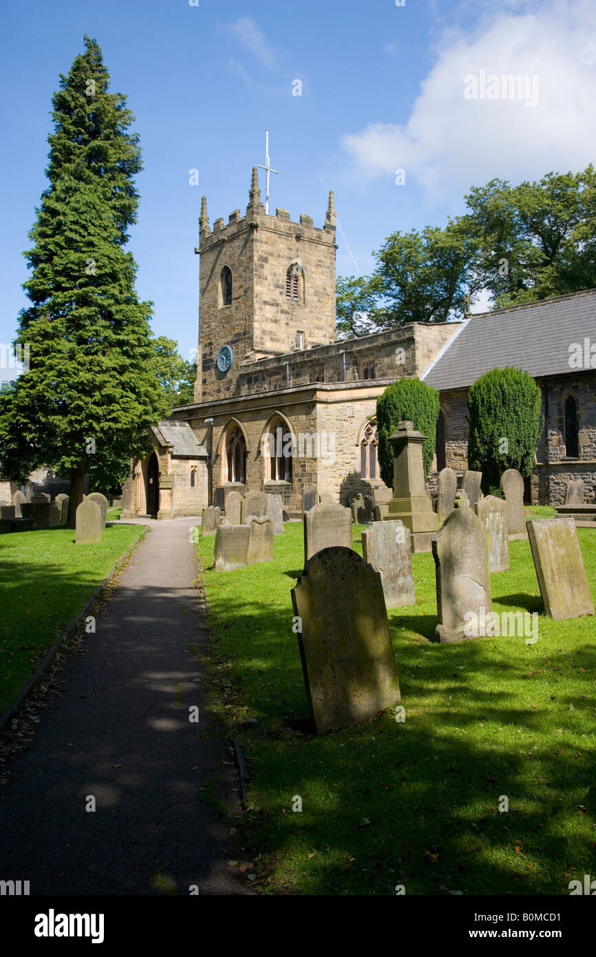 Picturesque eyam village in the peak district hi-res stock photography ...