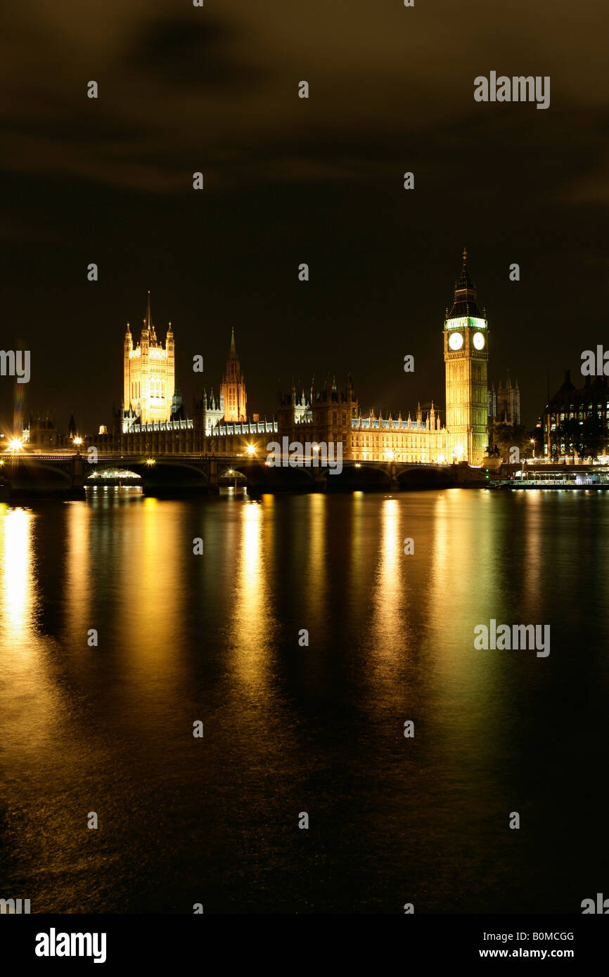 City of London, England. Night view of Big Ben, the Houses of ...