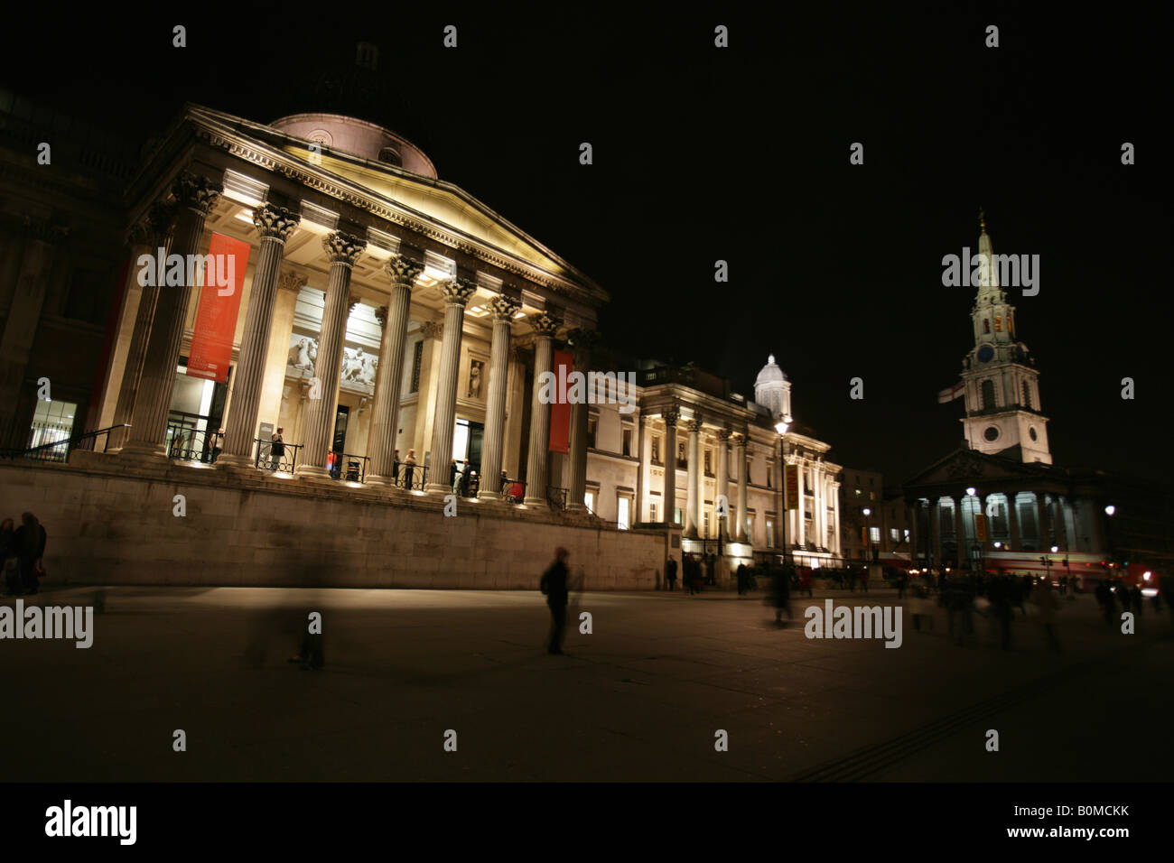City of London, England. Night view of the National Gallery at ...
