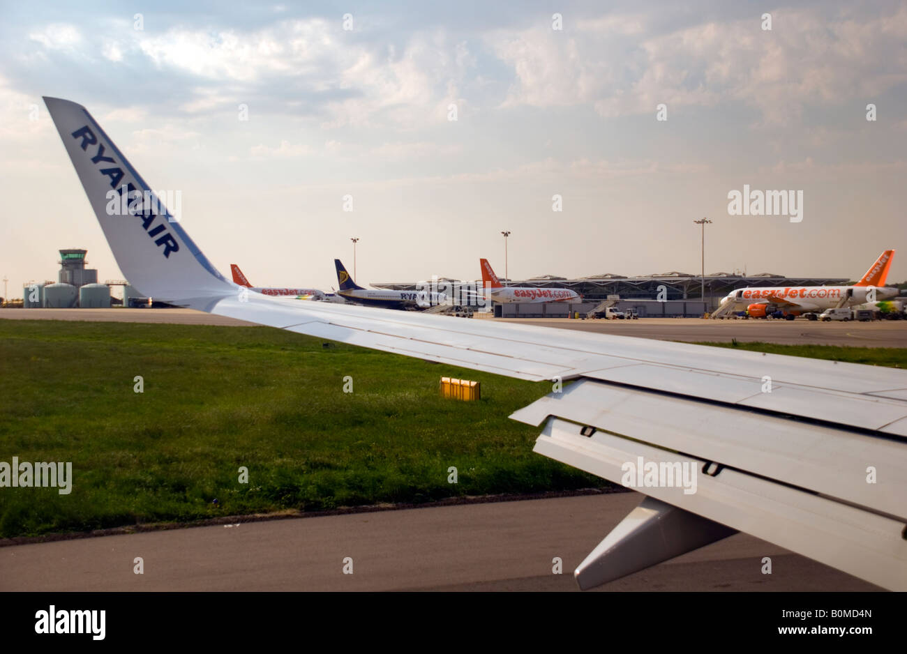 Bristol airport runway hi-res stock photography and images - Alamy