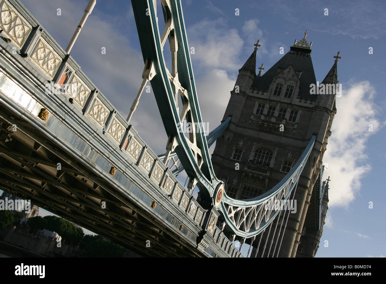 Approach to london bridge hi-res stock photography and images - Alamy