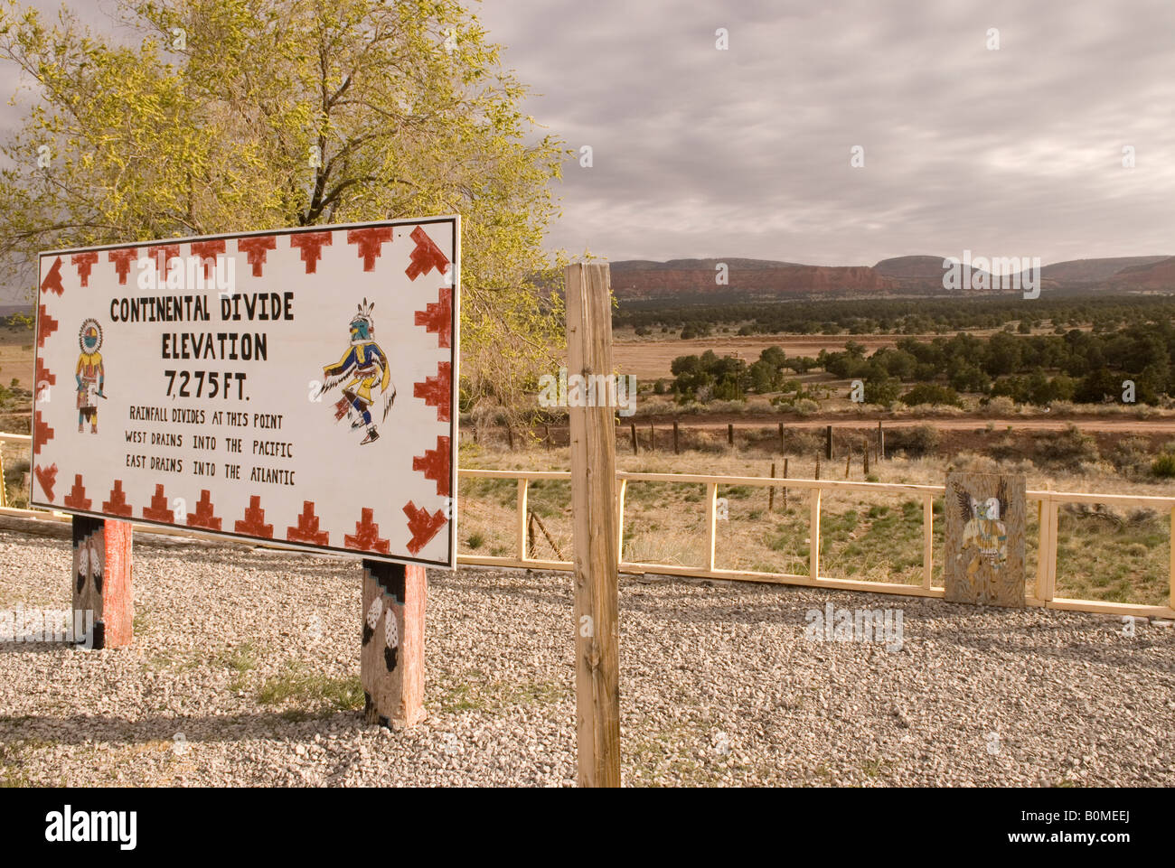 Continental divide sign hi-res stock photography and images - Alamy