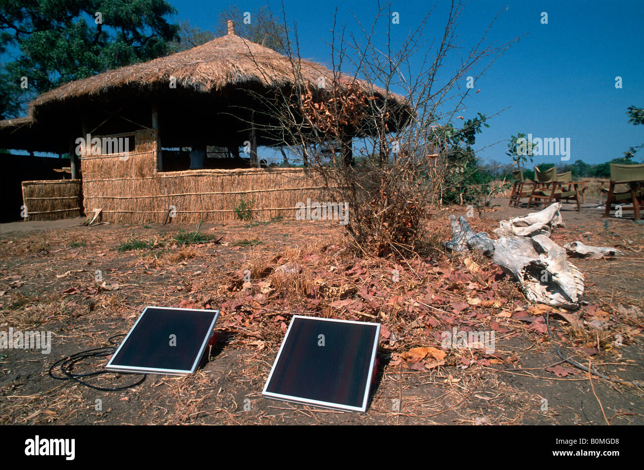 African hut solar hi-res stock photography and images - Alamy