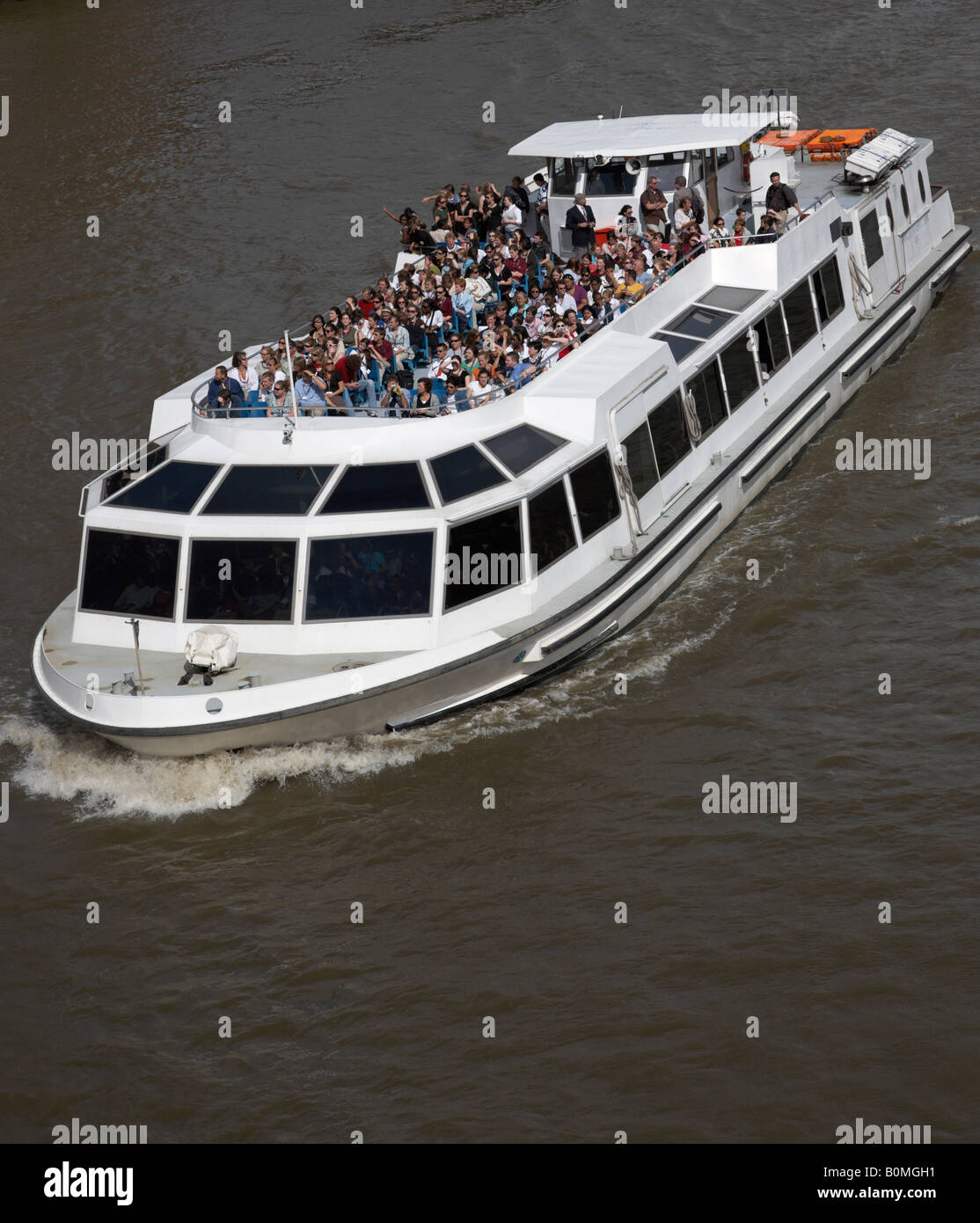 London sightseeing boat hi-res stock photography and images - Alamy