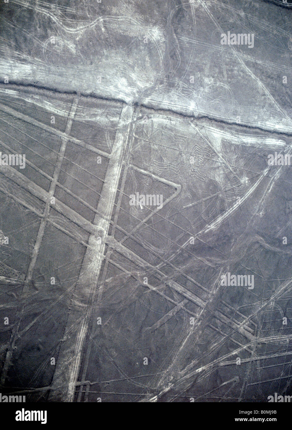aerial lines and geoglyphs near village of nazca peru Stock Photo - Alamy