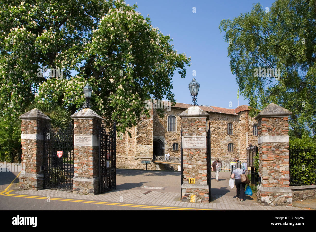 Castle park gates hi-res stock photography and images - Alamy