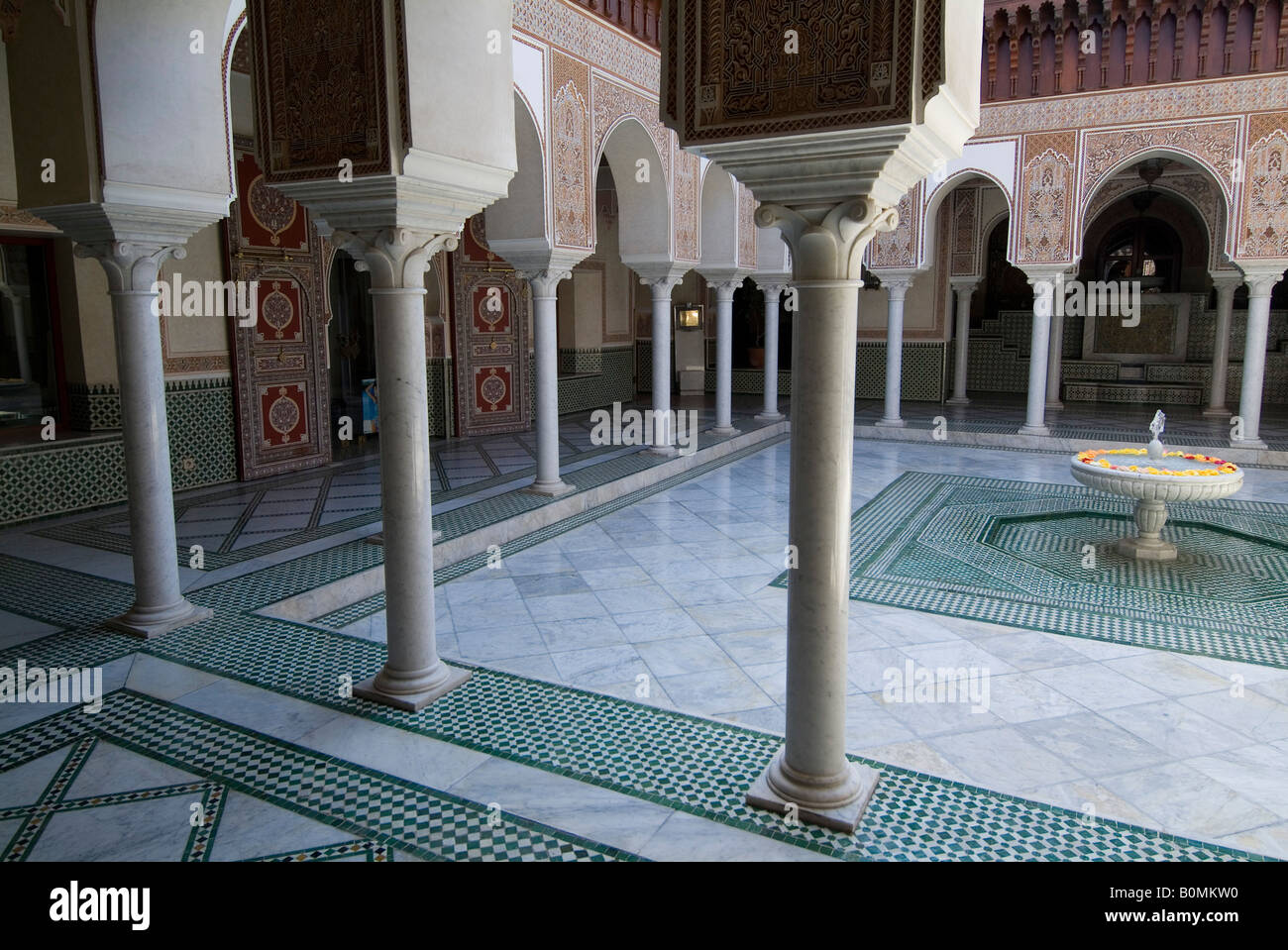 Corridor hotel interior tiles hi-res stock photography and images - Alamy