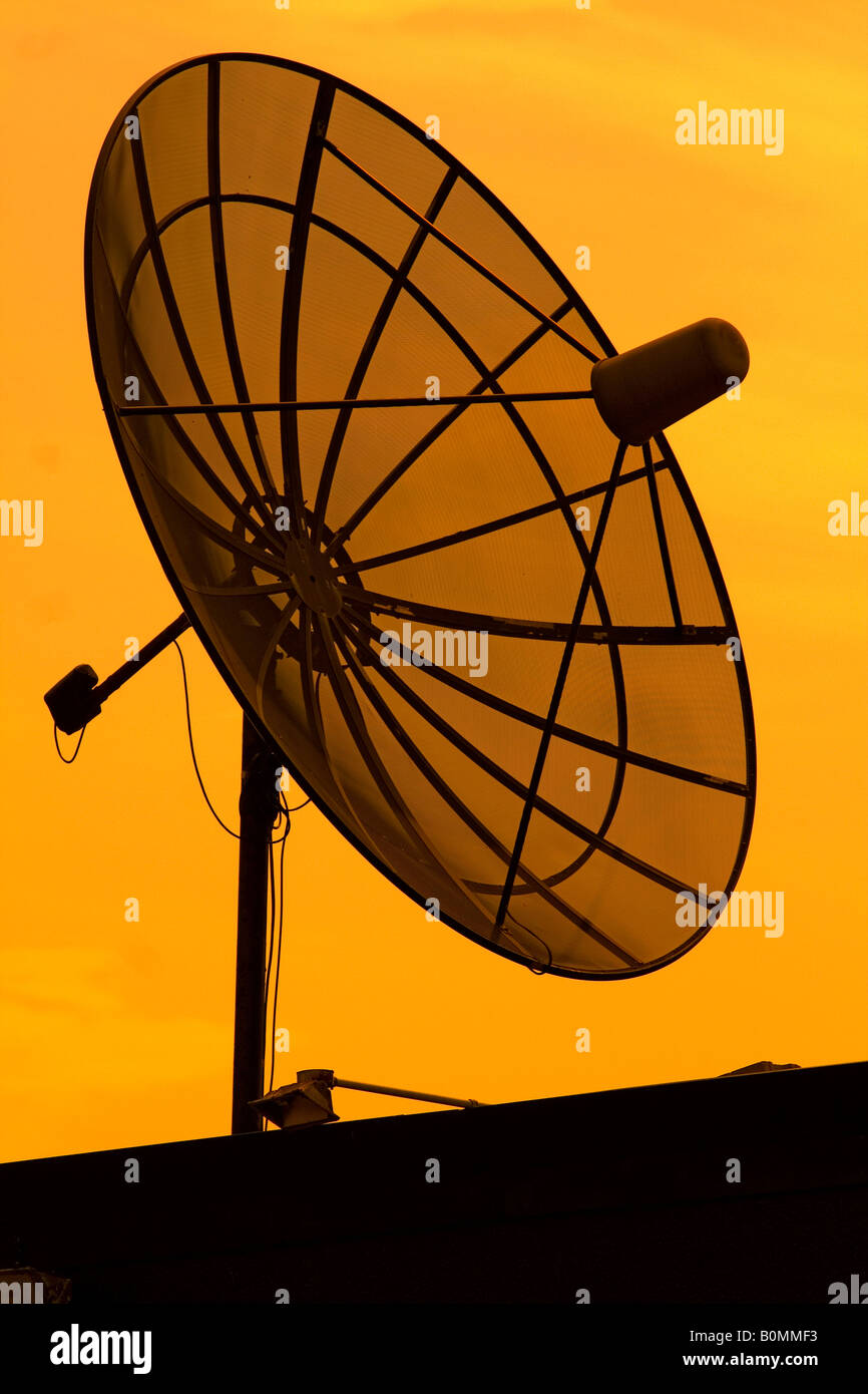 Radar dish beam hi-res stock photography and images - Alamy