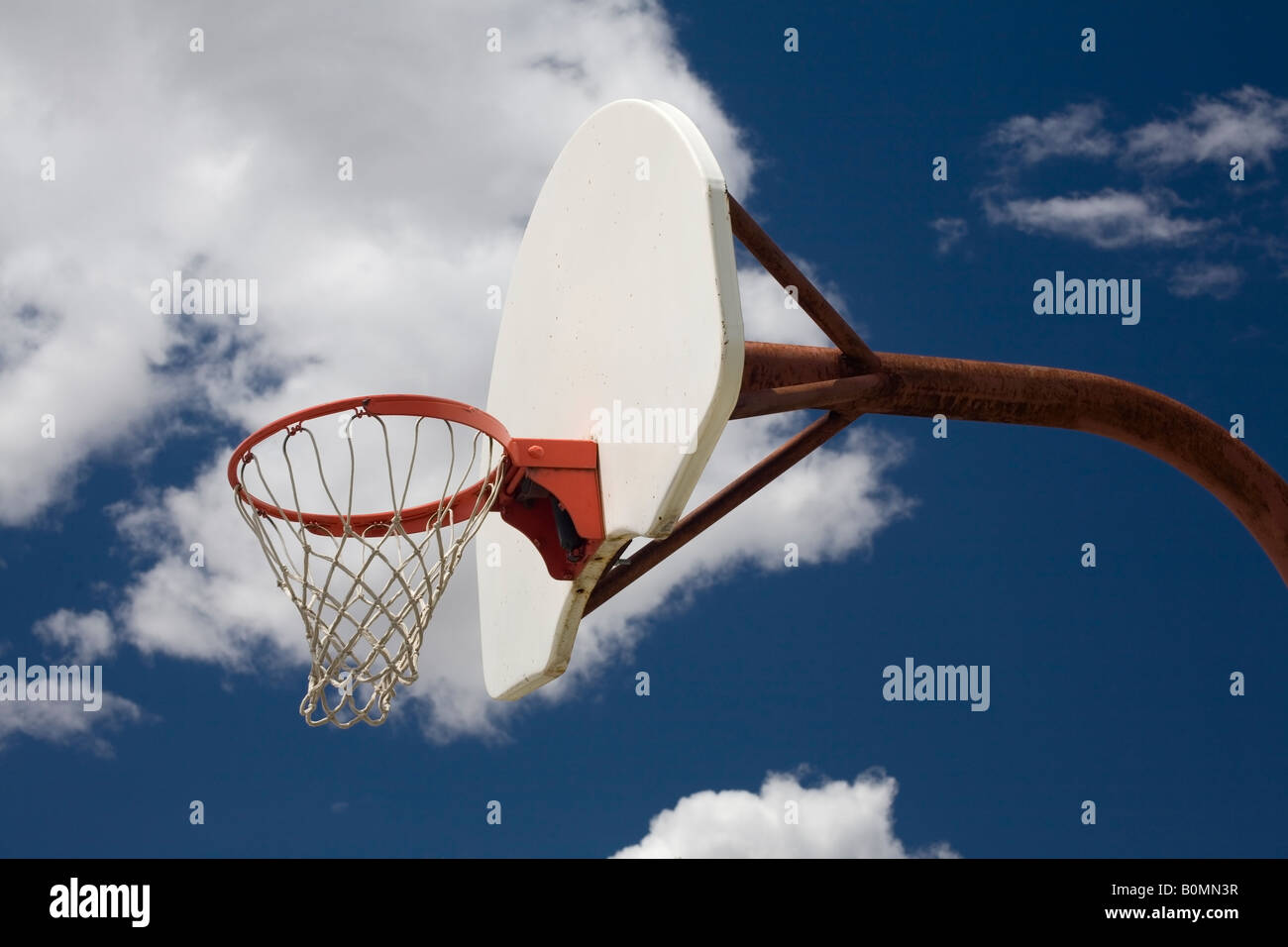 Outdoor basketball hoop Stock Photo - Alamy