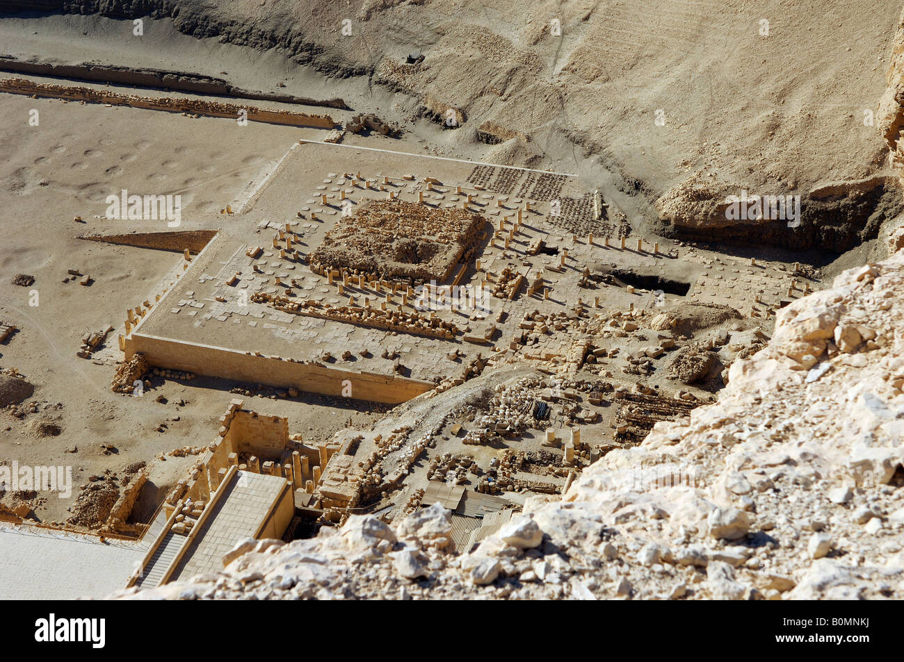Der el bahri temple hi-res stock photography and images - Alamy