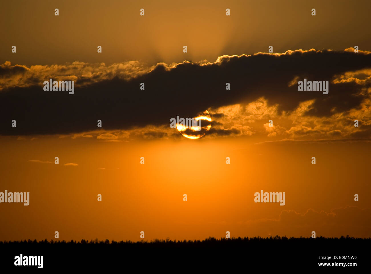 Sun rays are shining through the clouds hi-res stock photography and ...