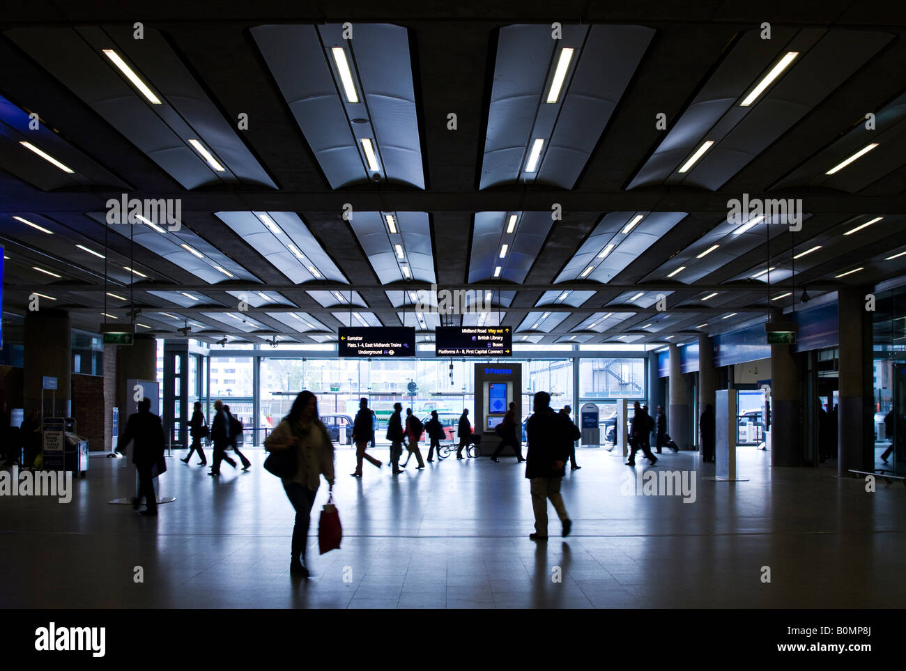 St pancras station concourse hi-res stock photography and images - Alamy