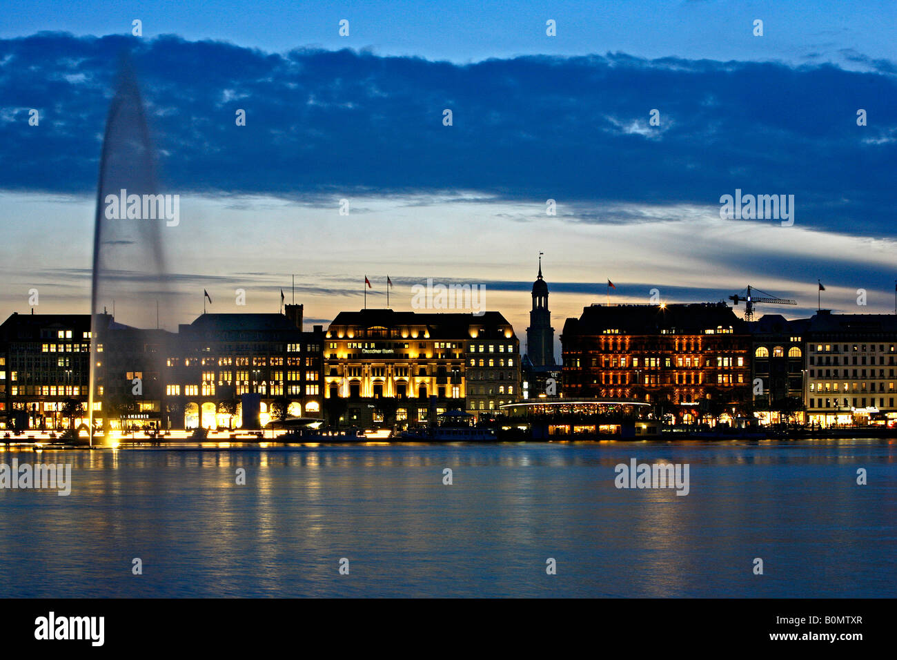 Jungfernstieg and alster pavilion hi-res stock photography and images ...