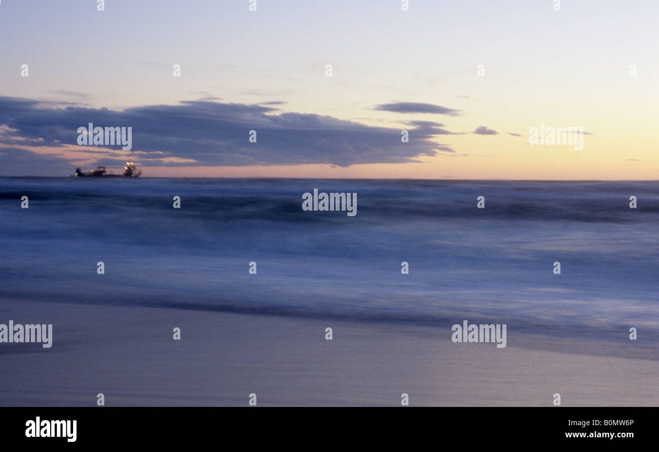 Flat bottom ship hi-res stock photography and images - Alamy