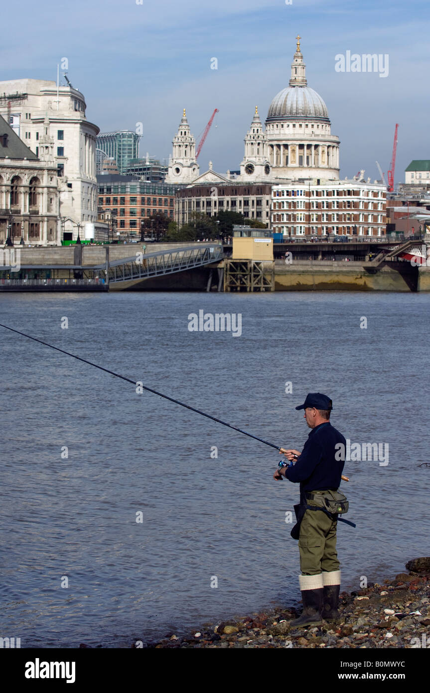 Fishing river thames hi-res stock photography and images - Alamy