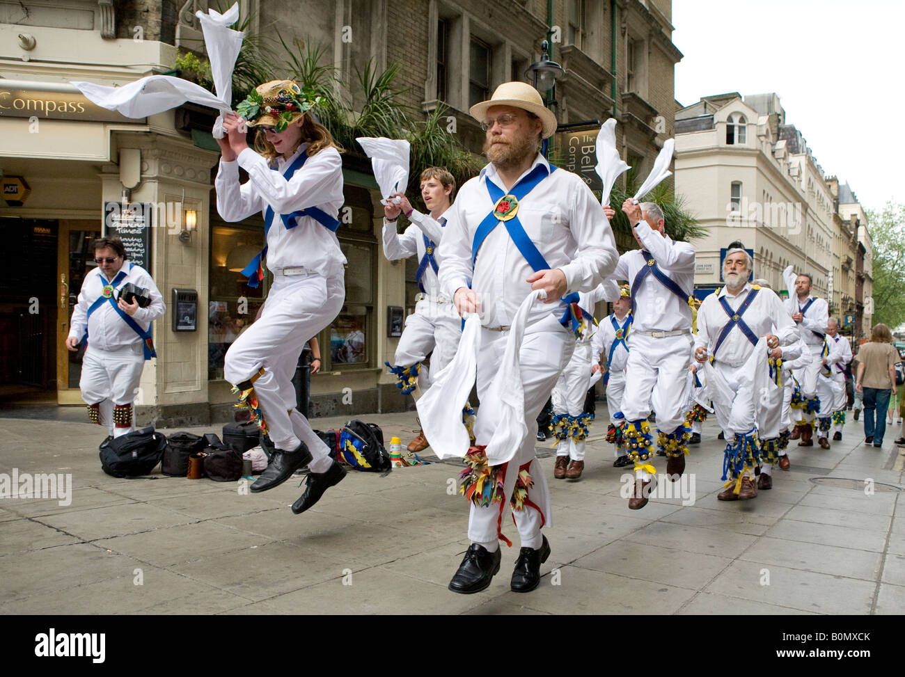Uk traditional dance hi-res stock photography and images - Alamy